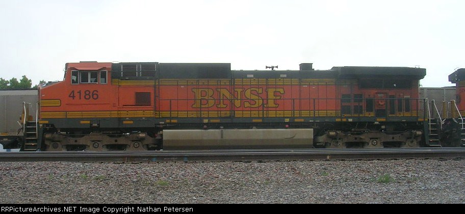 BNSF 4186